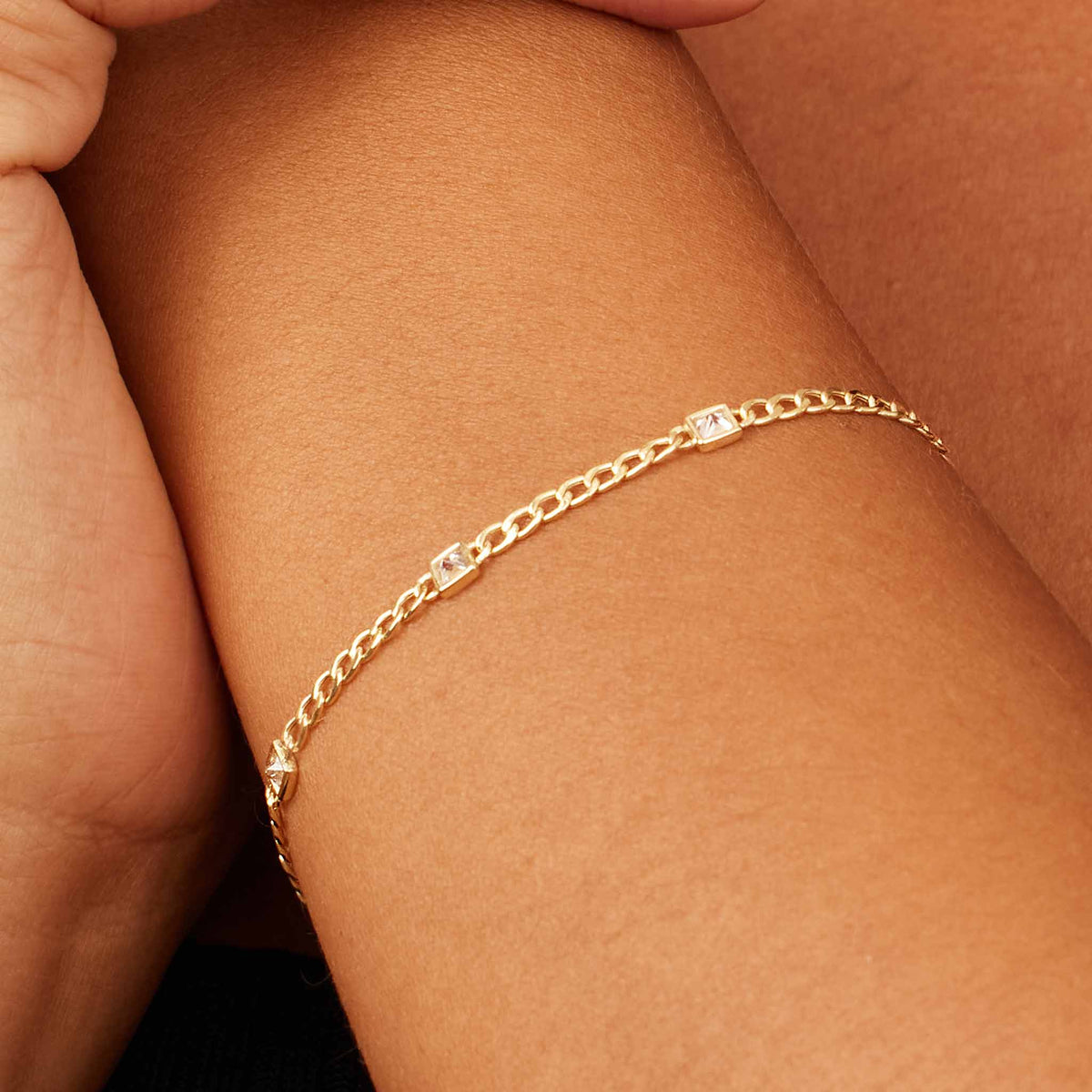 Dazzle Me Curb Bracelet – Oradina